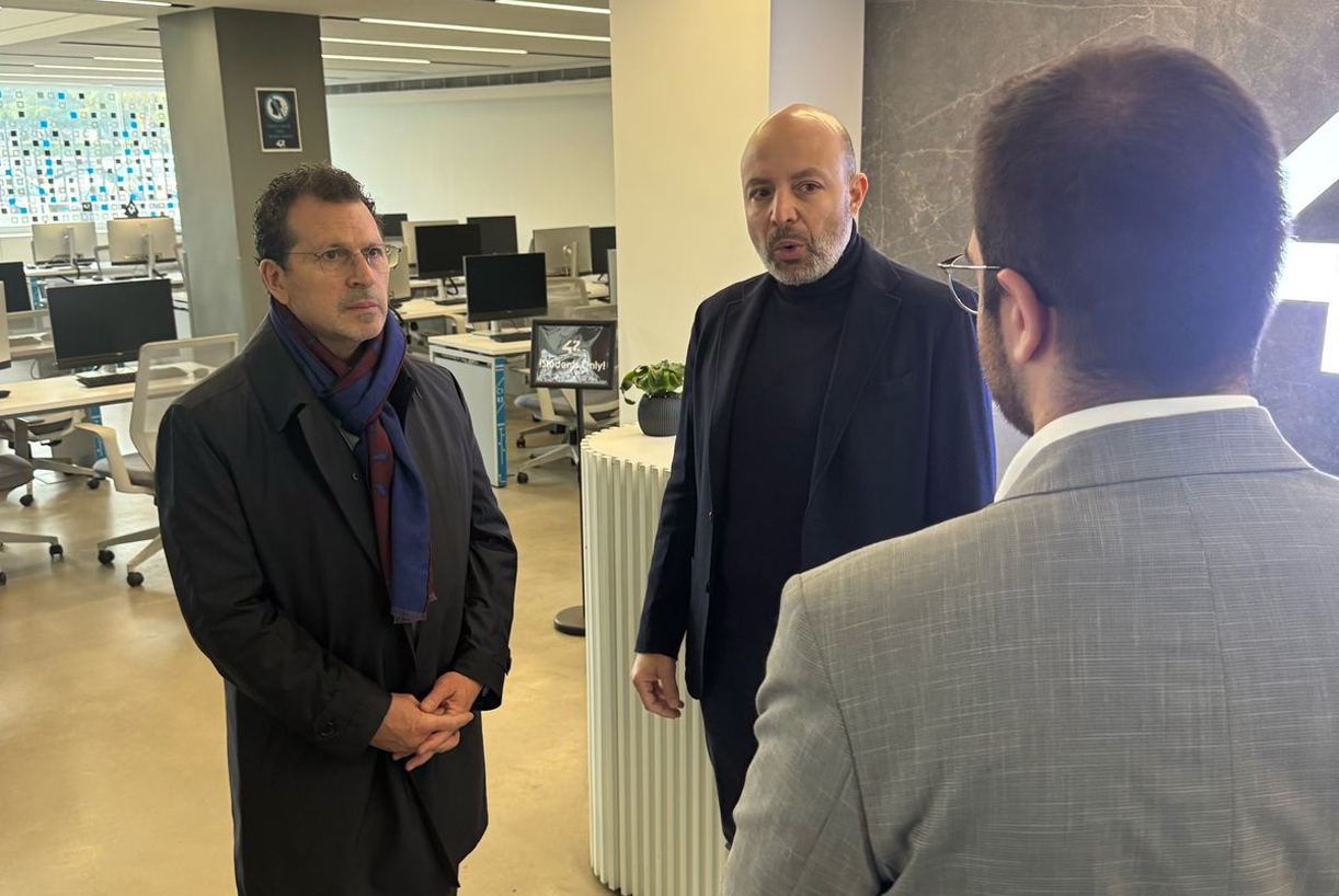 بِ المحليات - شحادة يجول في مدينة بيروت الرقمية: لبنان يساهم بالثورة ...